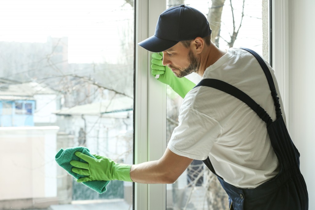 Window Cleaning Is Better with Professionals — Here's Why - Sustainable Man